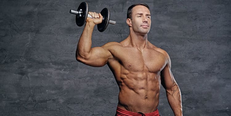 Pectoral plus gros que l'autre : cause et solutions